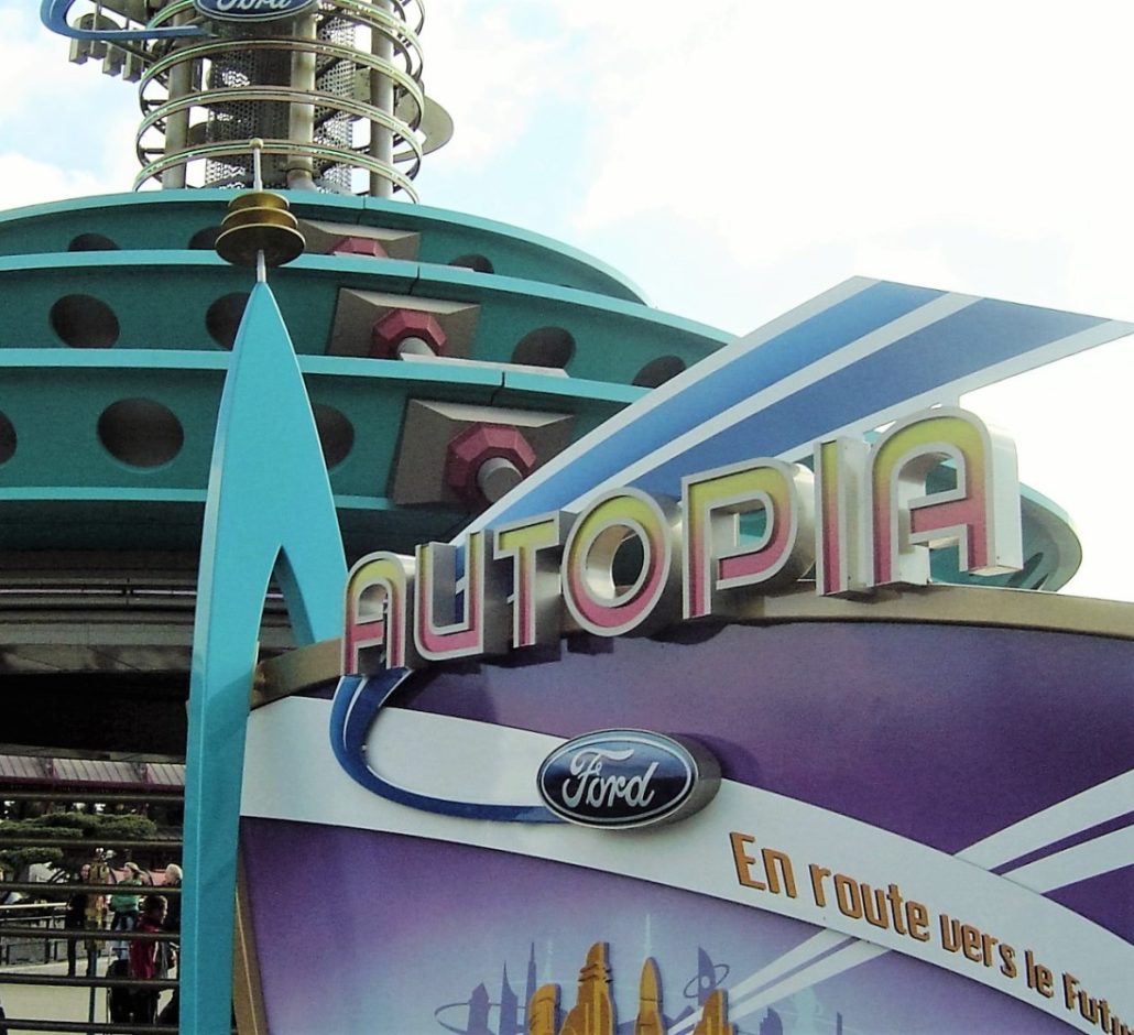 Autopia in Disneyland is hybride - Parkplanet